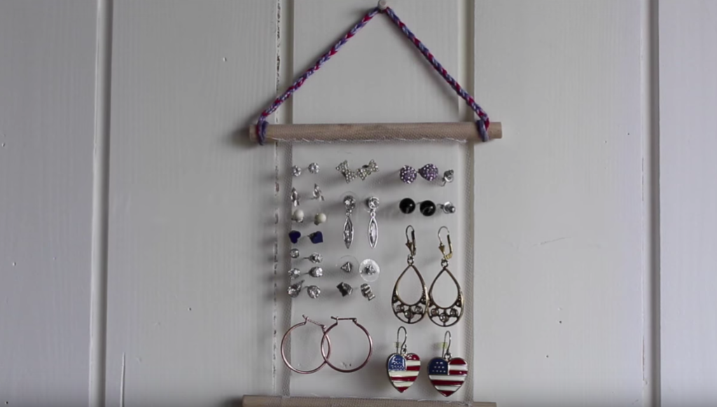 Tuto : construisez un joli support de boucles d'oreilles